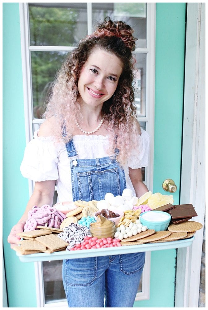 Outdoor Family Dining: gather around the table! Live Sweet