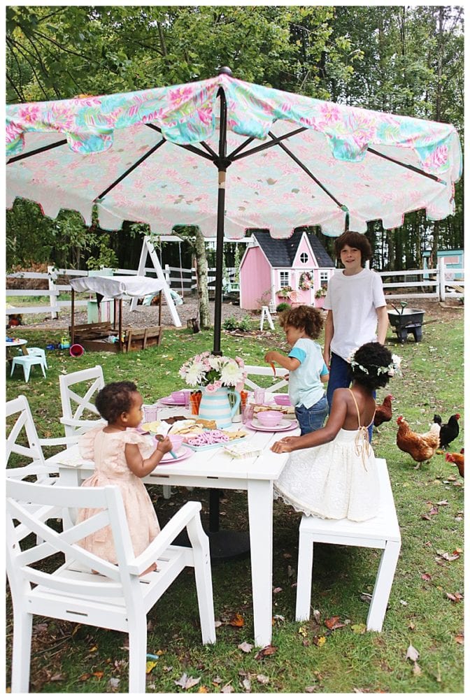 Outdoor Family Dining: gather around the table! Live Sweet