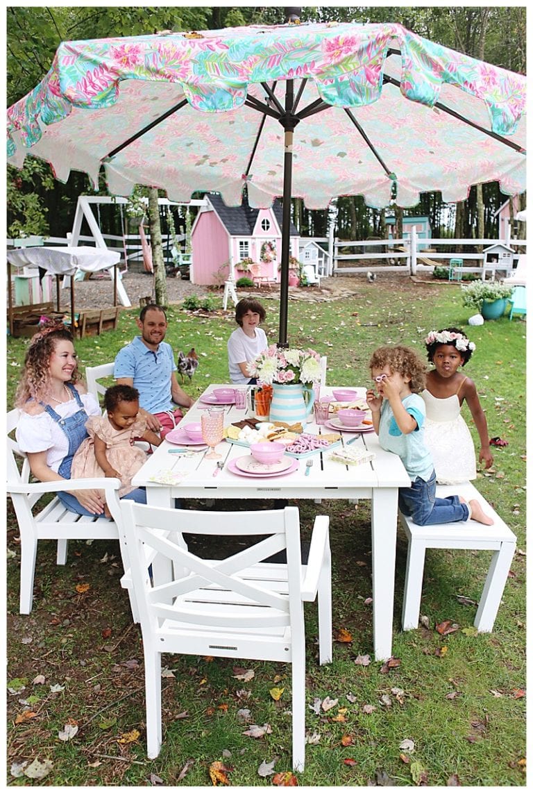 Outdoor Family Dining: gather around the table! Live Sweet