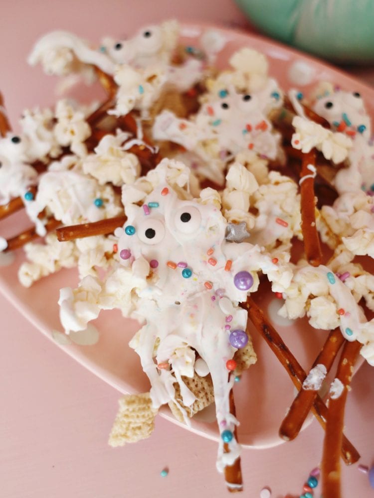 Halloween Snack Mix with Ghosts and Fun Colors! - Live Sweet